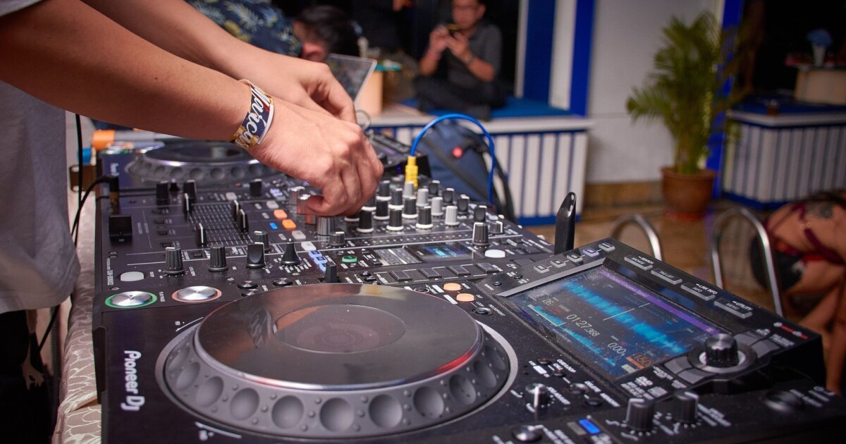 iFLYER: 【iFLYER調査】CDJのDJプレイに使いやすいUSB はどこのブランド？ 現役DJアンケートで意外な結果が判明！